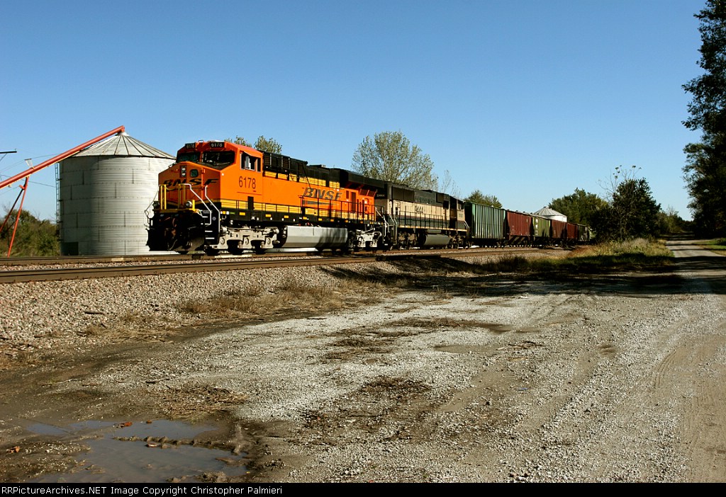BNSF 6178 and BNSF 9444